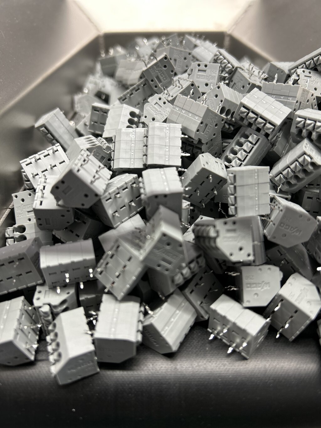 Robotic arm innovation: 3 advantages for electronic component taping ...